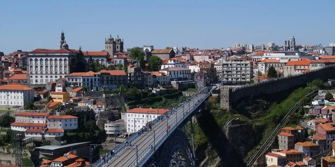 Porto: Passeio a pé guiado + entrada rápida na Livraria Lello - Porto ...
